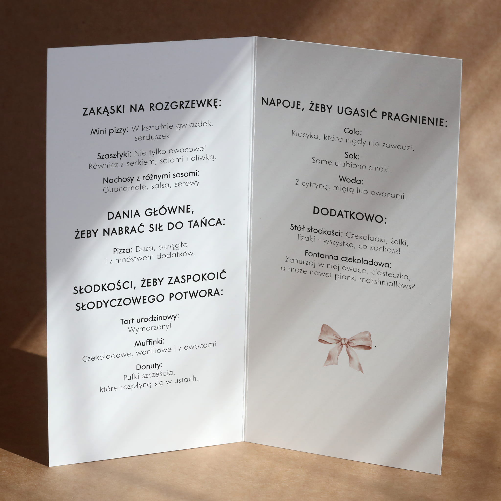 Karty menu na przyjęcie z delikatną różową kokardą - Fotokowalski.pl